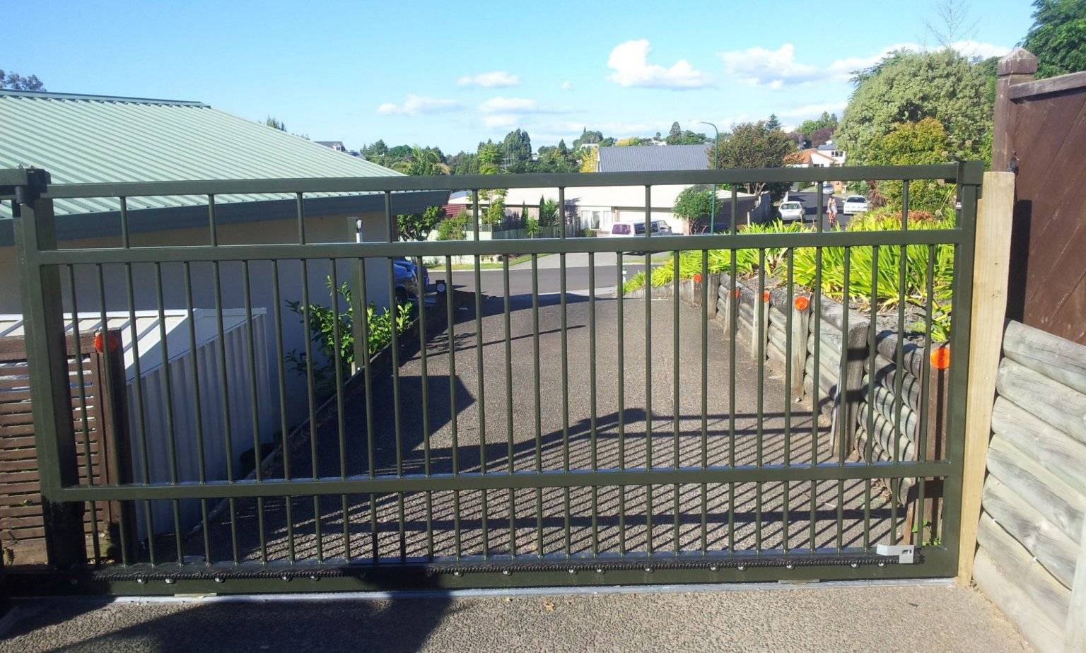 Manor Sliding Gate Four Rail – Strong Fencing